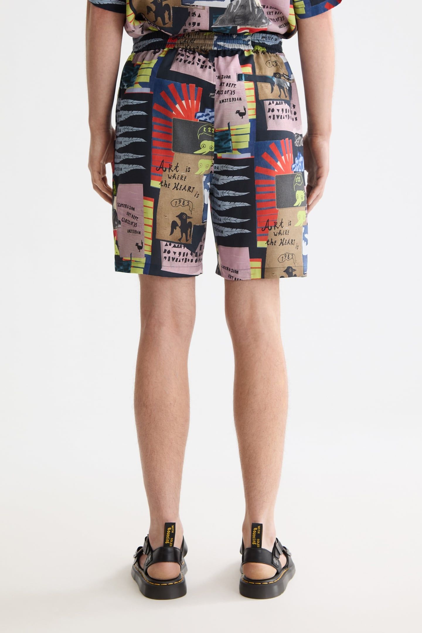 FAVE - PRINTED TENCEL REGULAR FIT BERMUDA SHORTS ART DEPT CO | Online ...